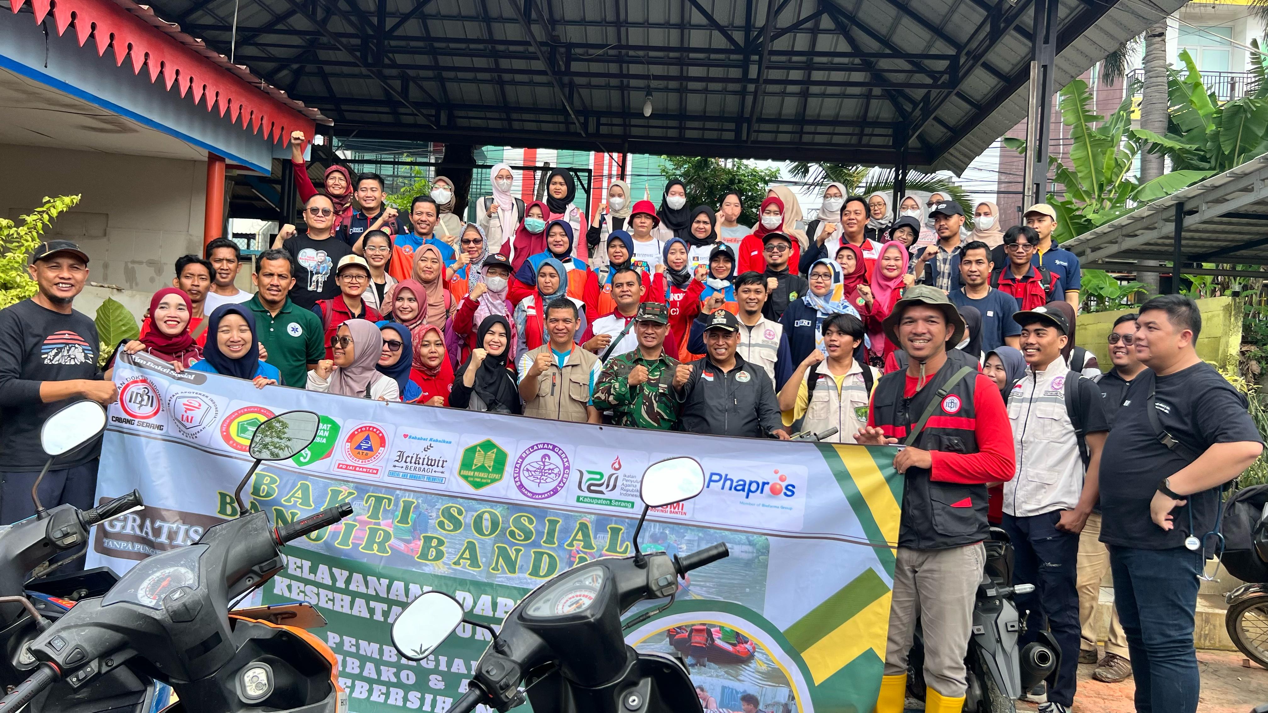 Relawan Gerak Cepat Bantu Korban Banjir di Bekasi saat Ramadan