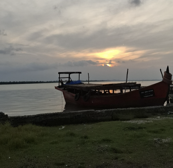 Dikelilingi Lautan, Transportasi Bot Jadi Andalan Warga Pulau Sembilan ...