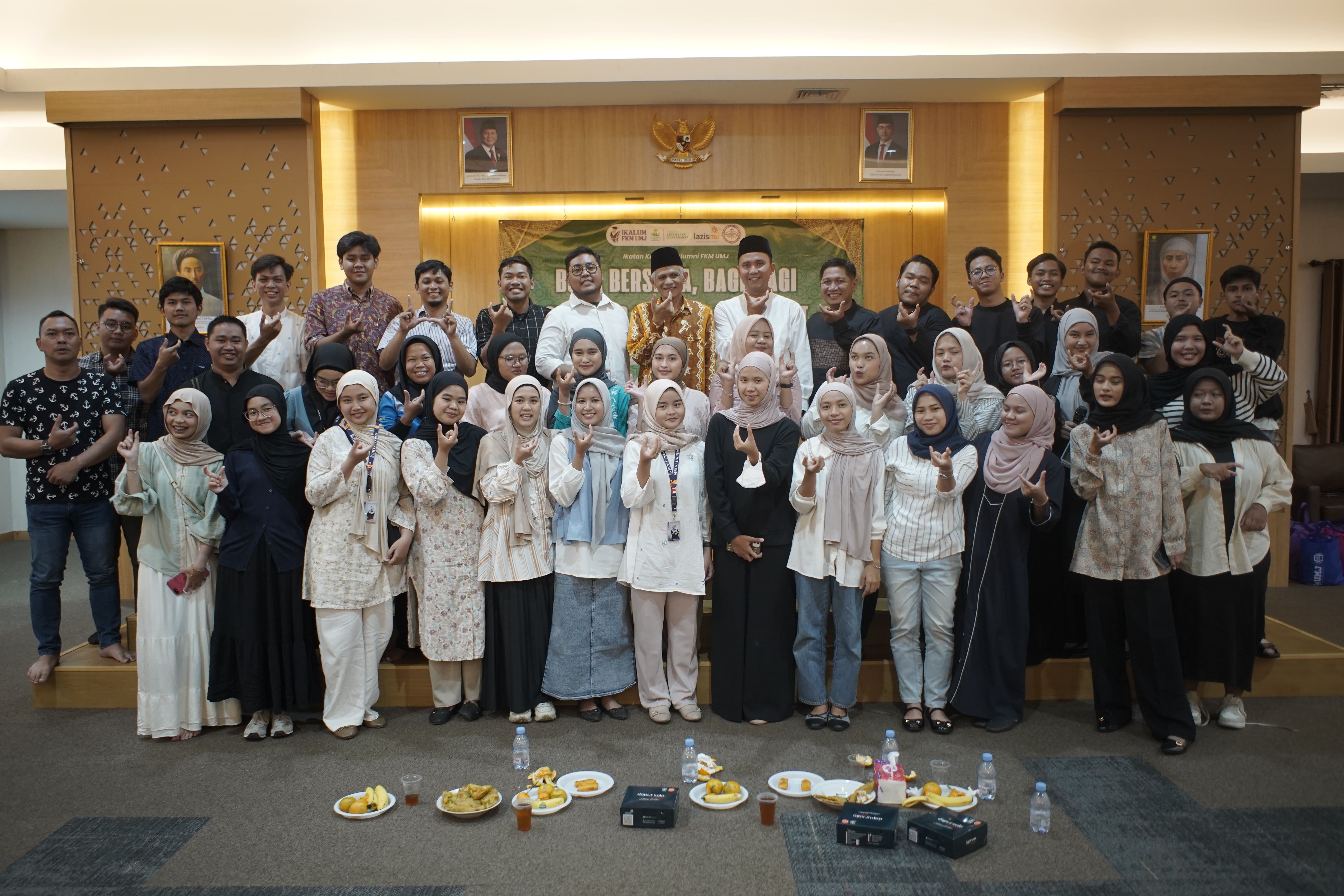IKALUM FKM UMJ, Dari Buka Bersama Hingga Berbagi Untuk Sesama
