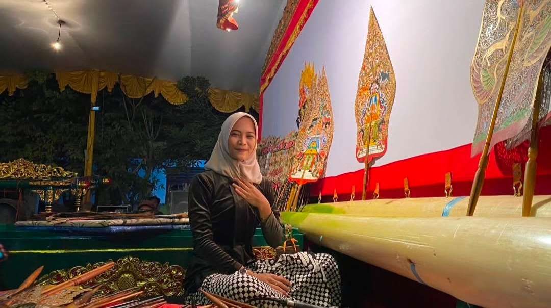 Rizki Rahma, Dalang Wanita Muda Yogyakarta yang Hidupkan Wayang di Era ...