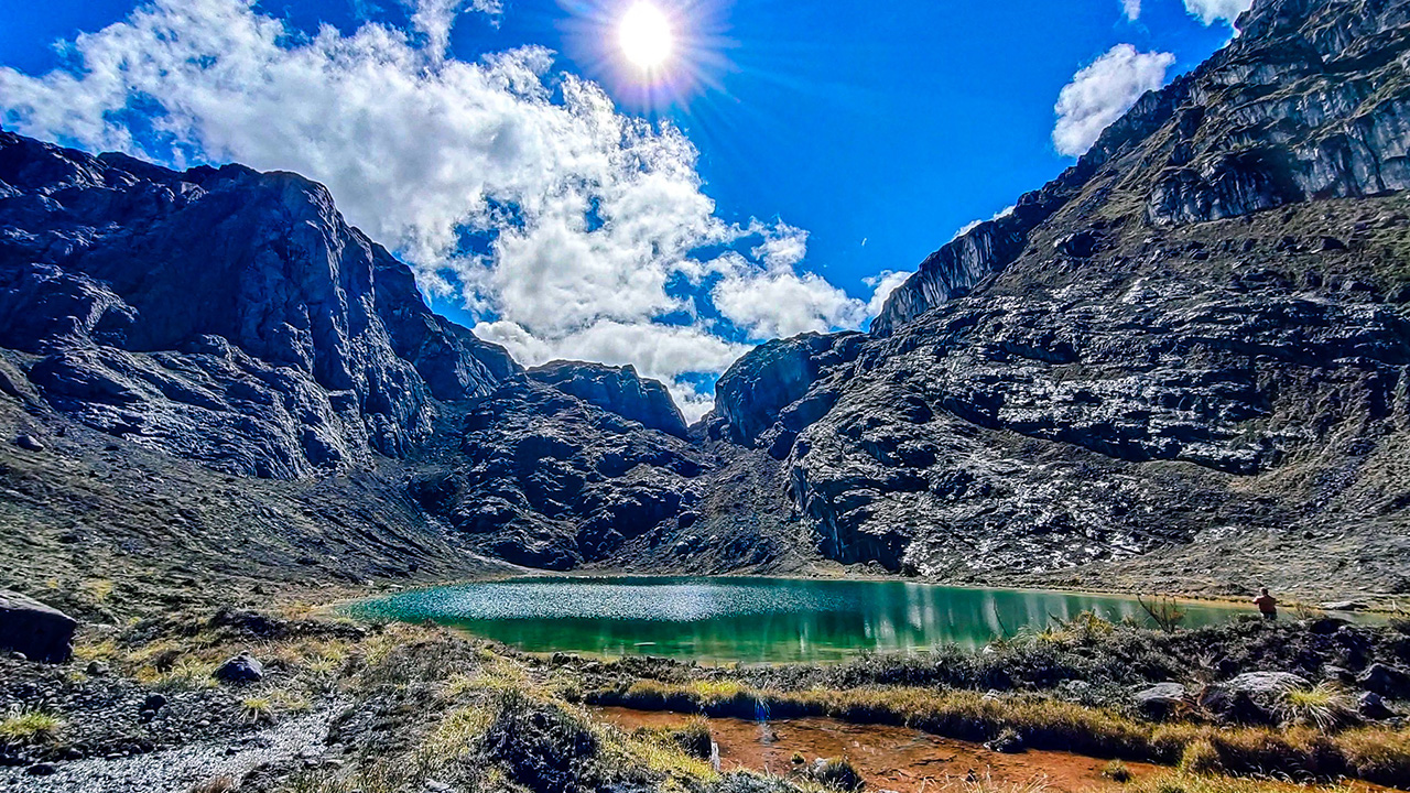 Sejarah Nama Carstensz: Jejak Penjelajah di Puncak Jaya