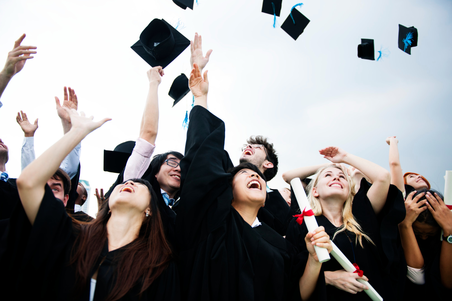 Cum Laude vs. Magna Cum Laude vs. Summa Cum Laude: 4 Perbedaan dan ...