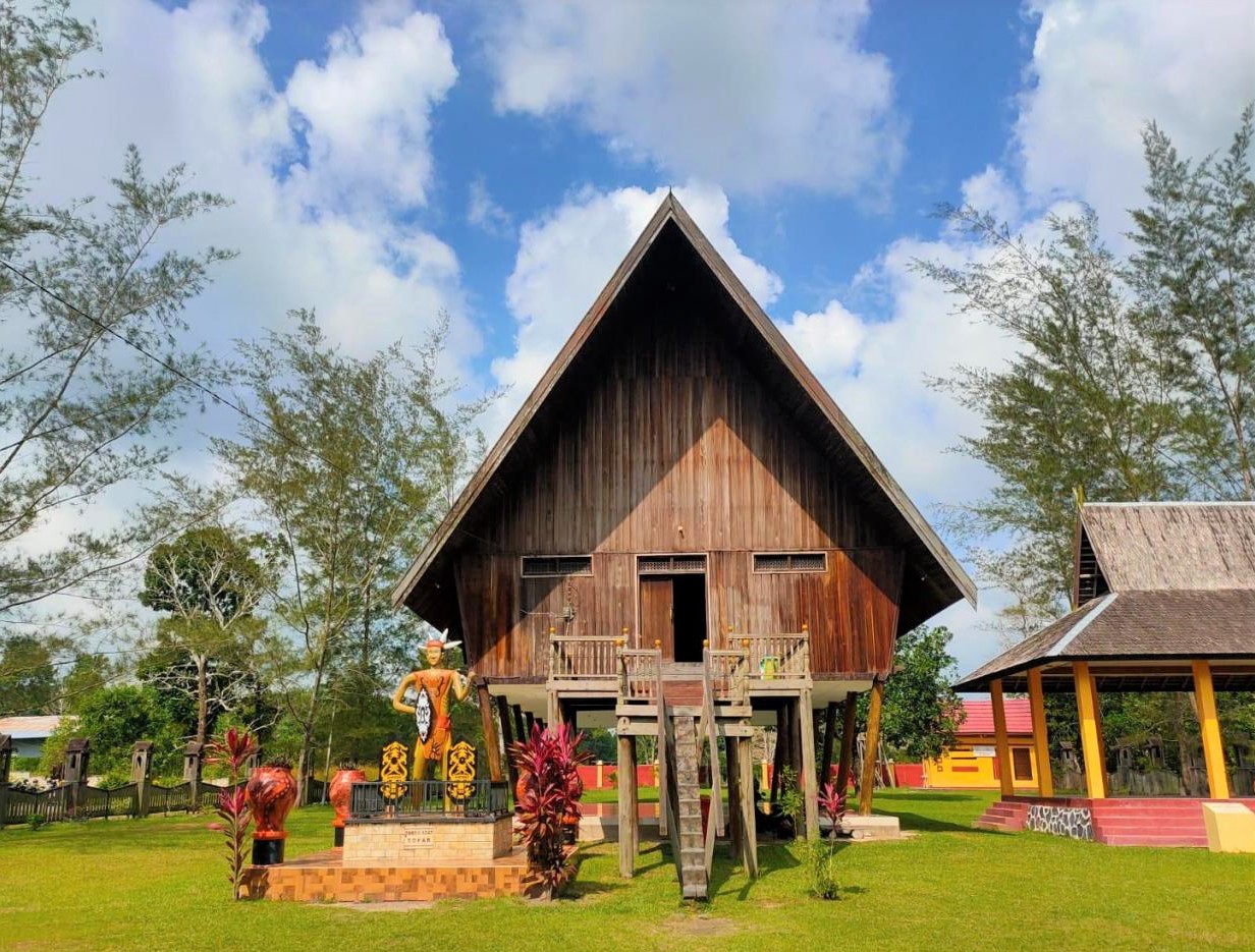 Betang Rumah Adat Keunikan Rumah Betang Khas Suku Dayak Di Kalimantan